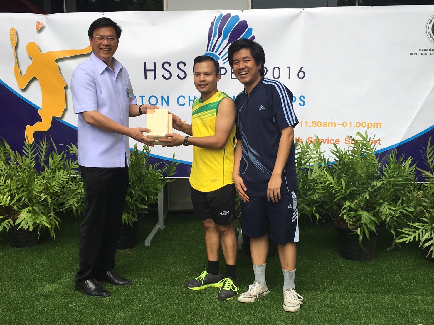 ประมวลภาพมอบรางวัล การแข่งขันกีฬาแบดมินตัน HSS Open 2016